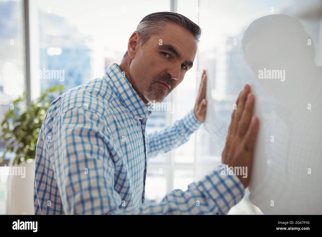 Sad executive hi-res stock photography and images - Alamy