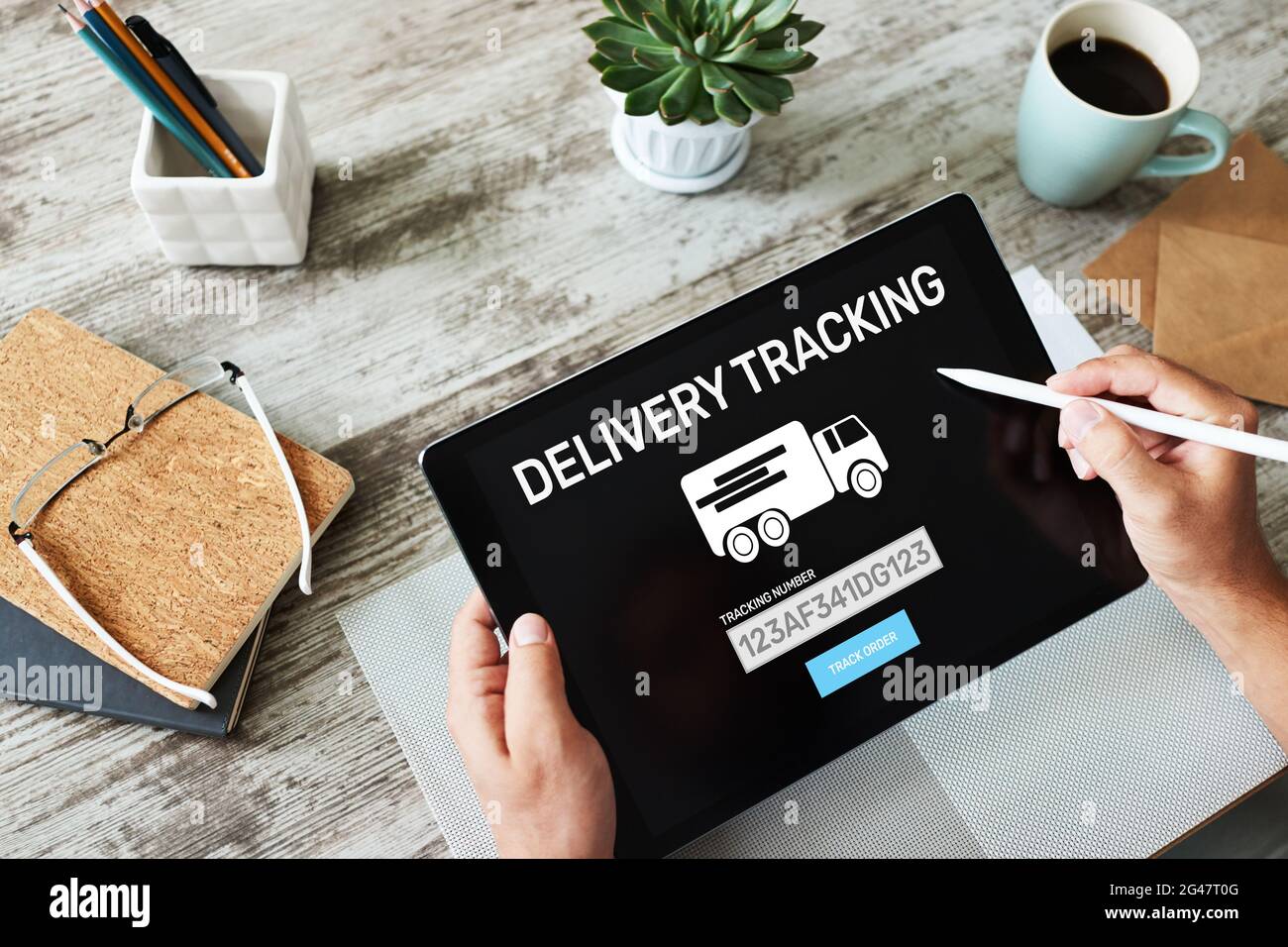 Delivery tracking hi-res stock photography and images - Alamy