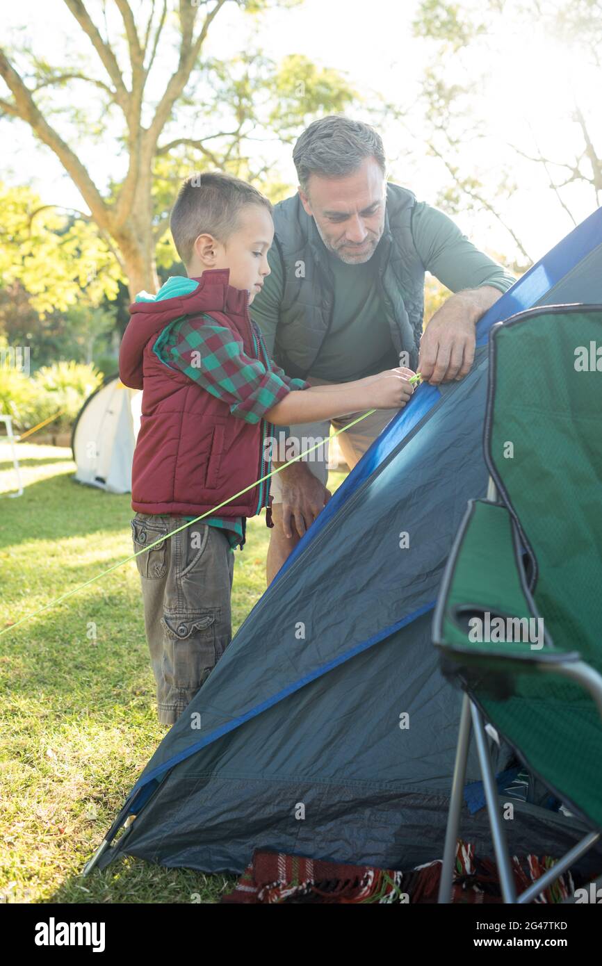 Setting up campsite hi-res stock photography and images - Alamy