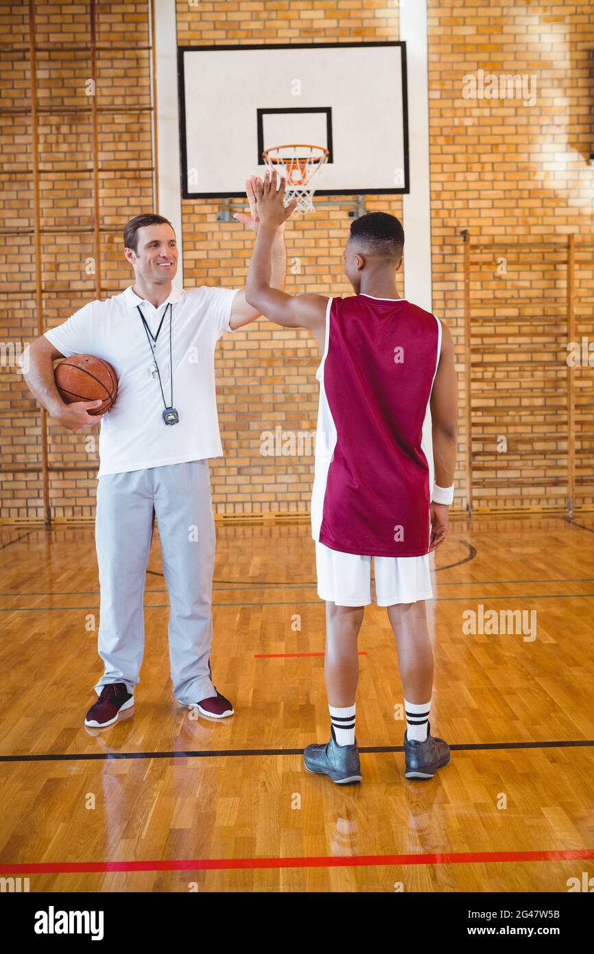 Black five basketball hi-res stock photography and images - Alamy