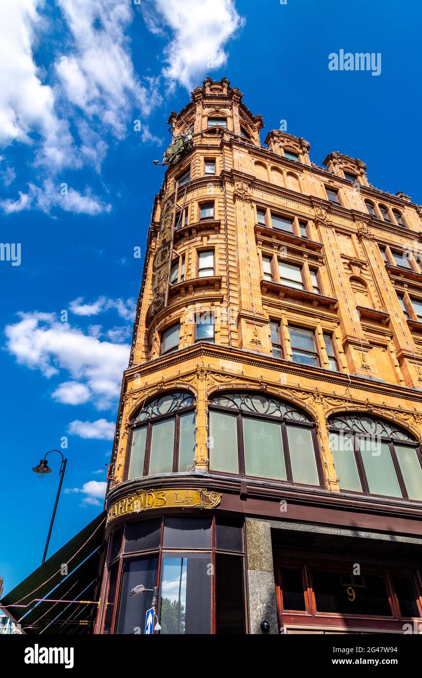 Exterior of Harrods luxury department store in Knightsbridge, London ...