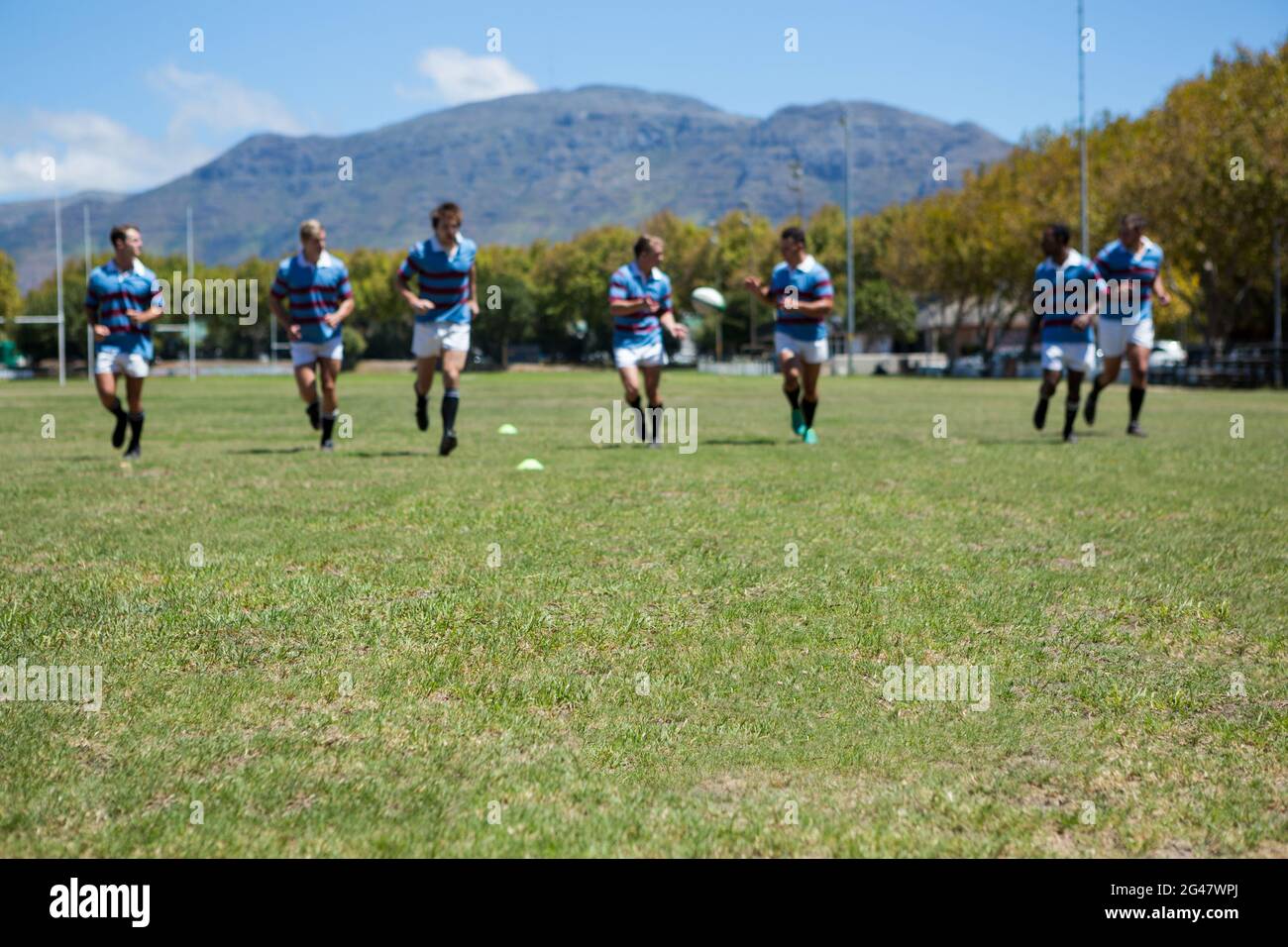 Team work in rugby hi-res stock photography and images - Alamy