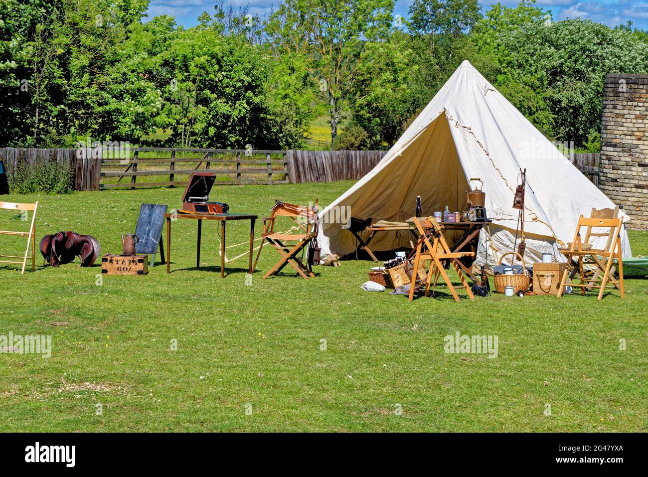Army camp uk ww2 hi-res stock photography and images - Alamy
