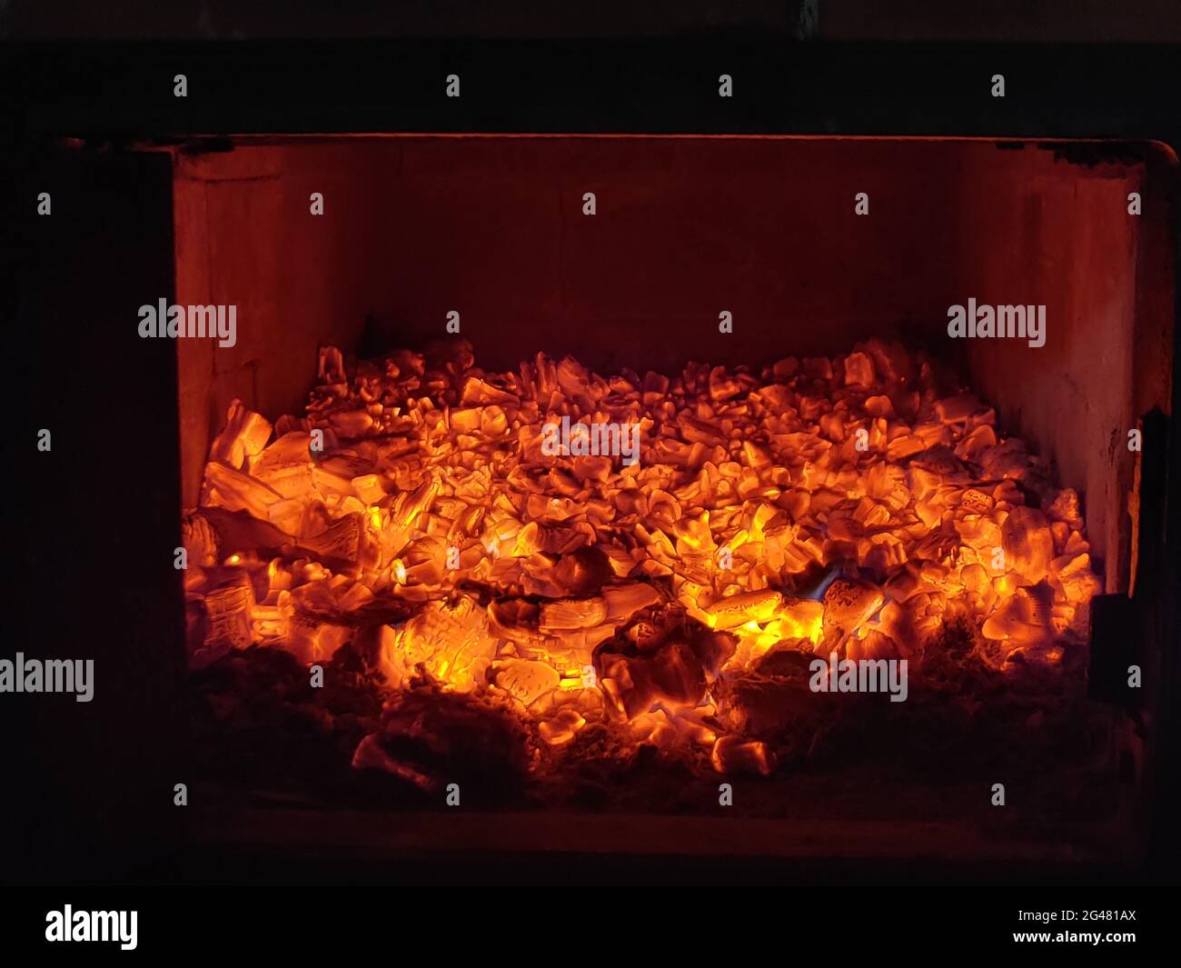 Scenery of glowing embers on the stove Stock Photo - Alamy