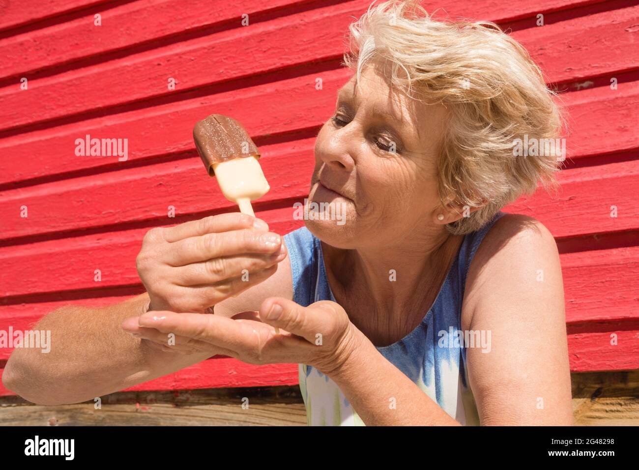 Ice cream senior beach hi-res stock photography and images - Alamy
