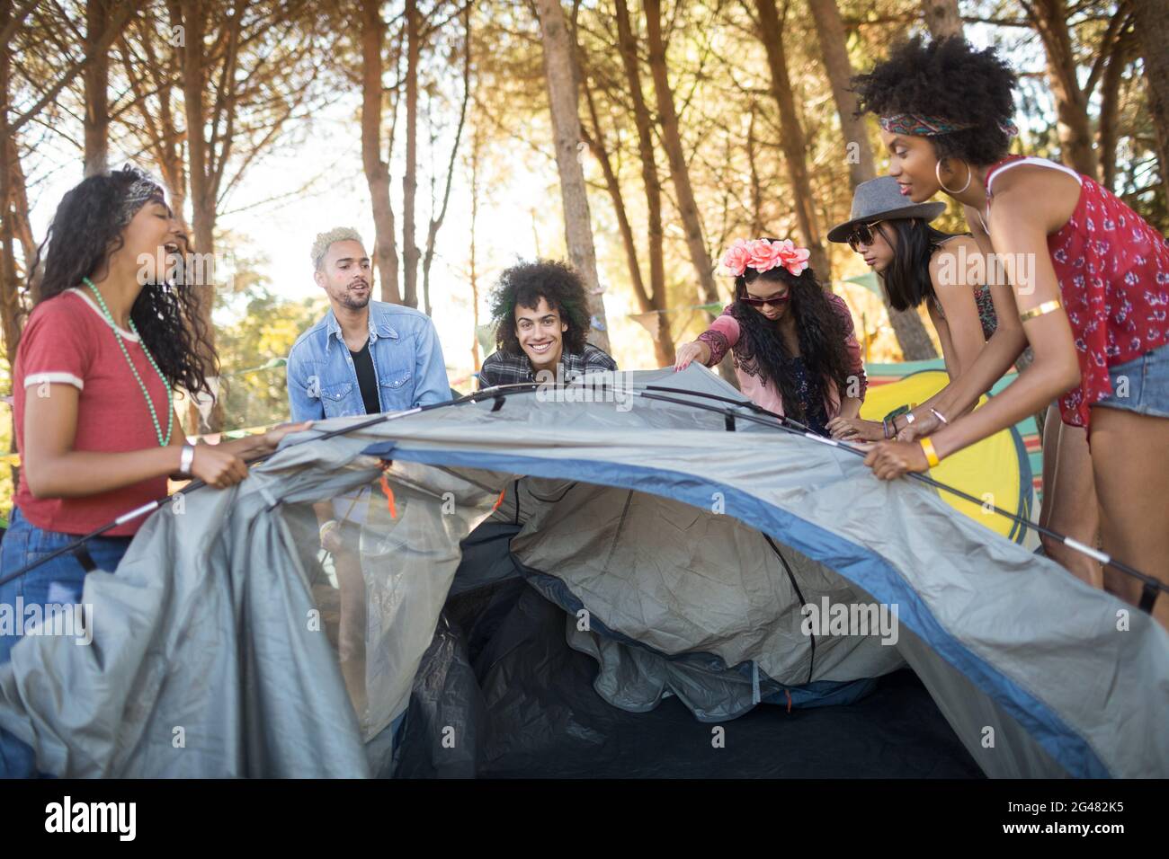 Setting tent friends hi-res stock photography and images - Alamy