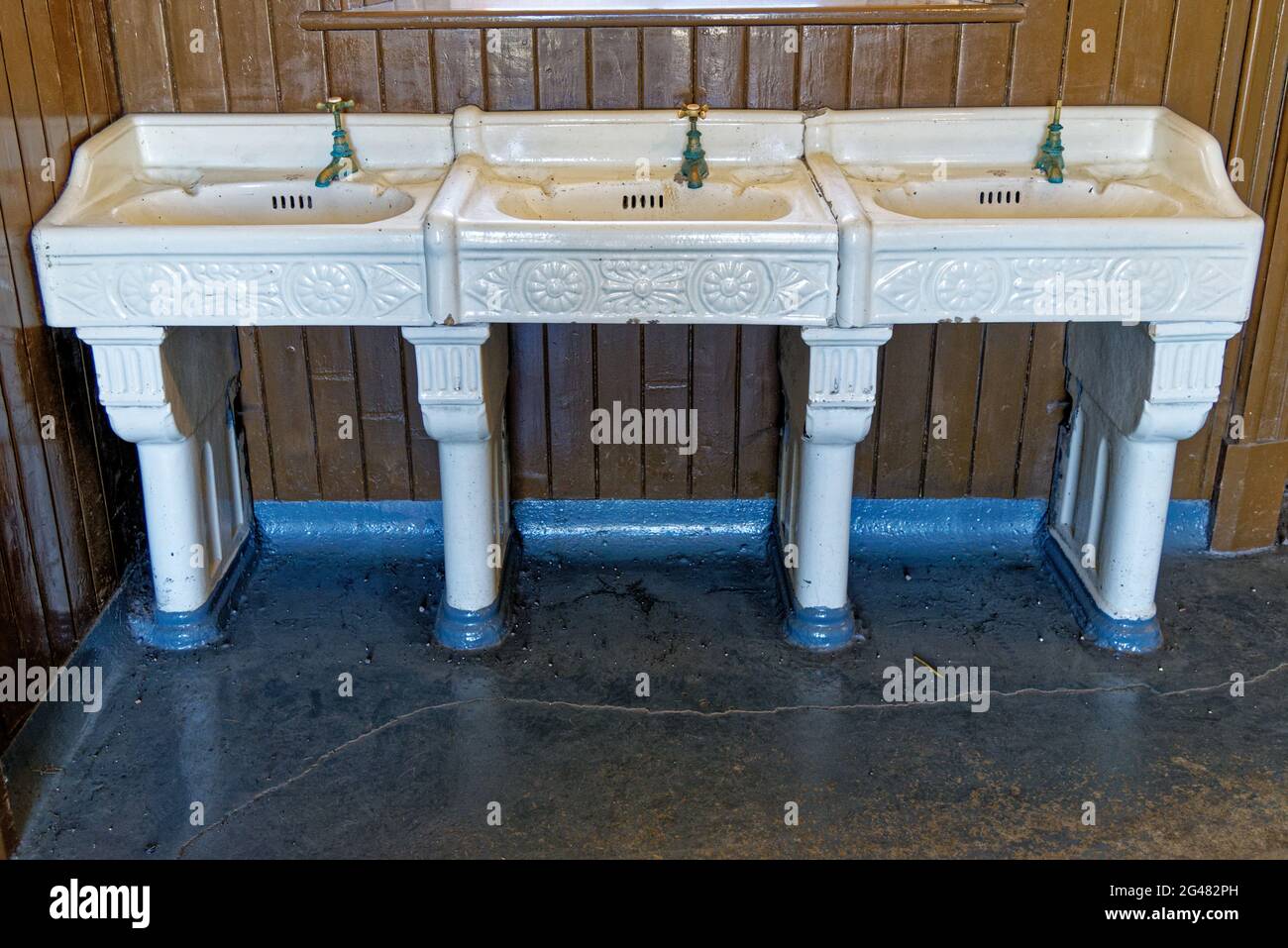 Interior school sink washbasin hi-res stock photography and images - Alamy