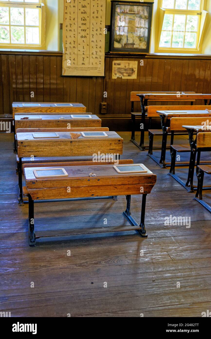 Empty old classroom england hi-res stock photography and images - Alamy