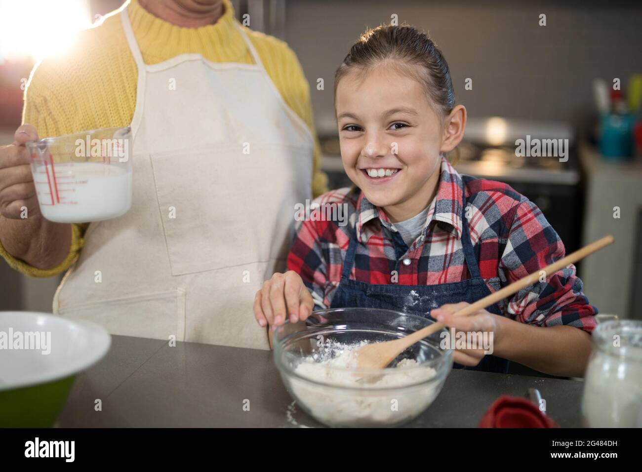 Mixing flour and water hi-res stock photography and images - Alamy