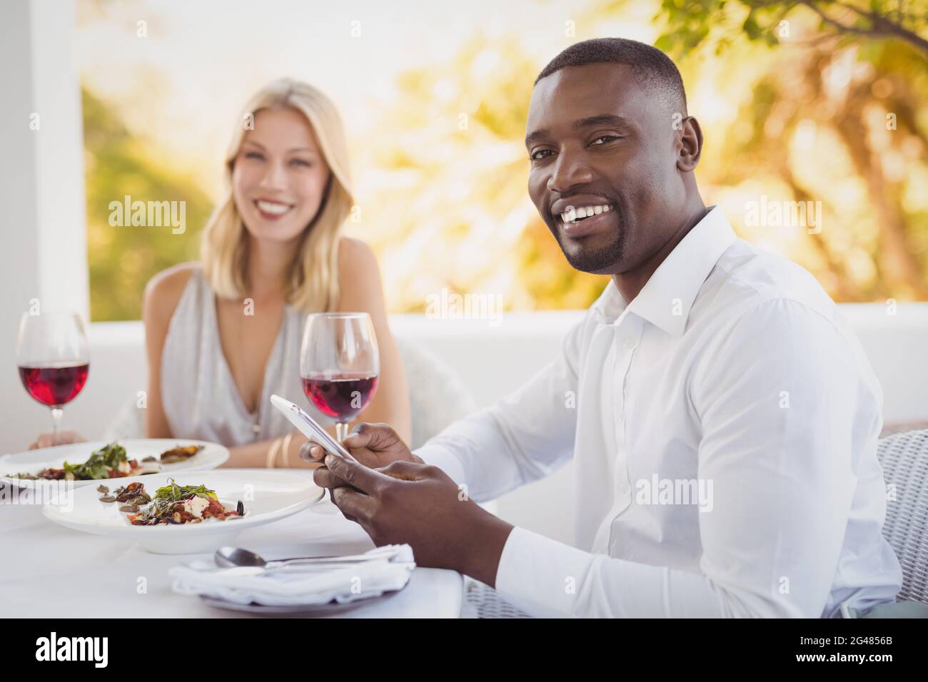 Mobile restaurant ignoring hi-res stock photography and images - Alamy