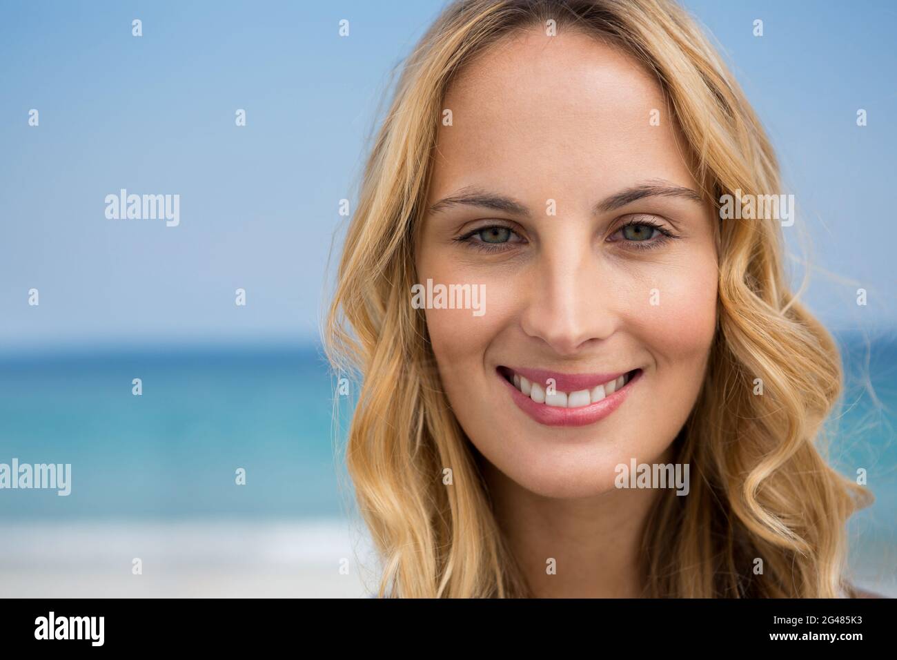Close up shot pretty wavy hi-res stock photography and images - Alamy