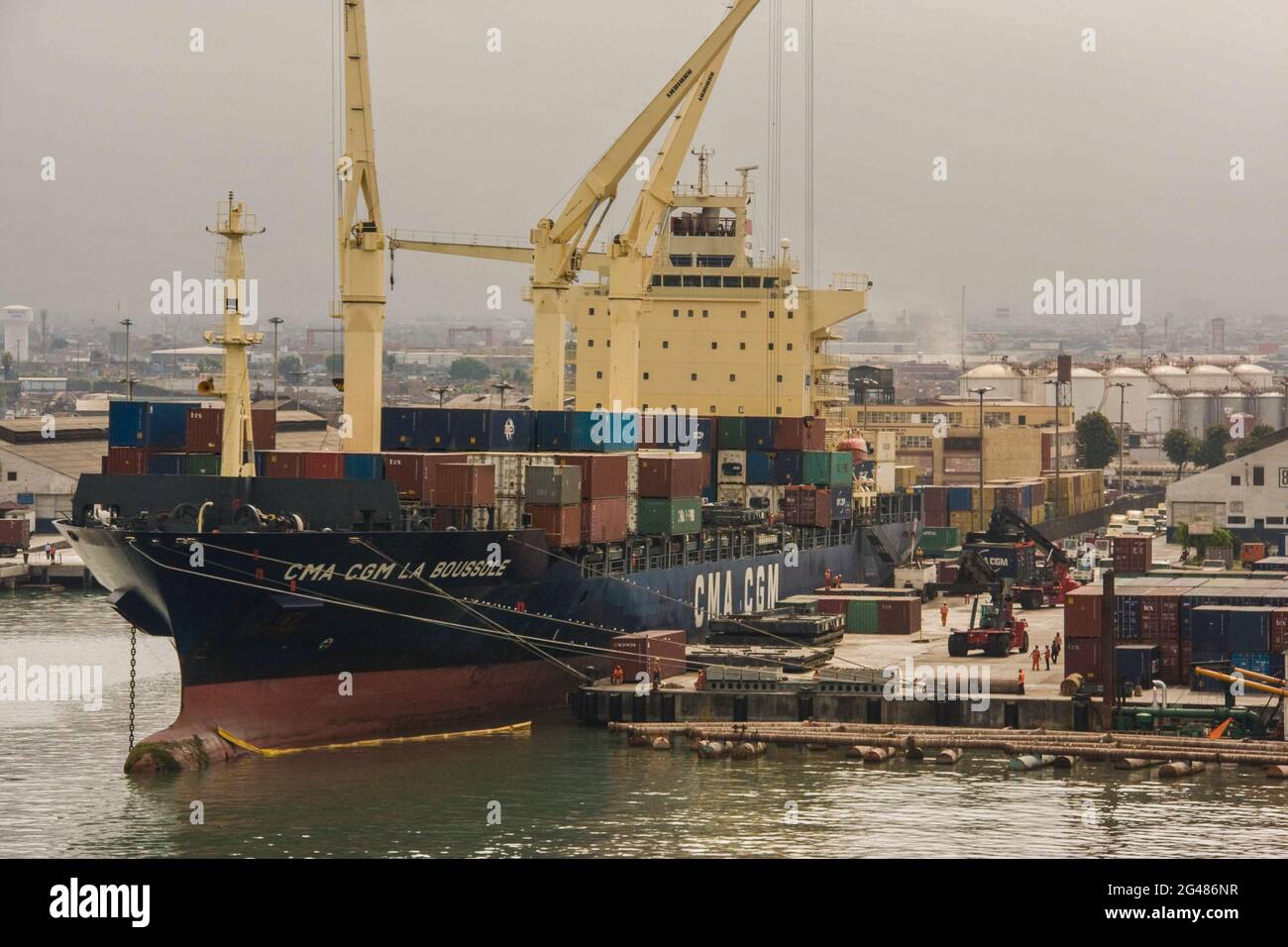 Extensive container facilities hi-res stock photography and images - Alamy