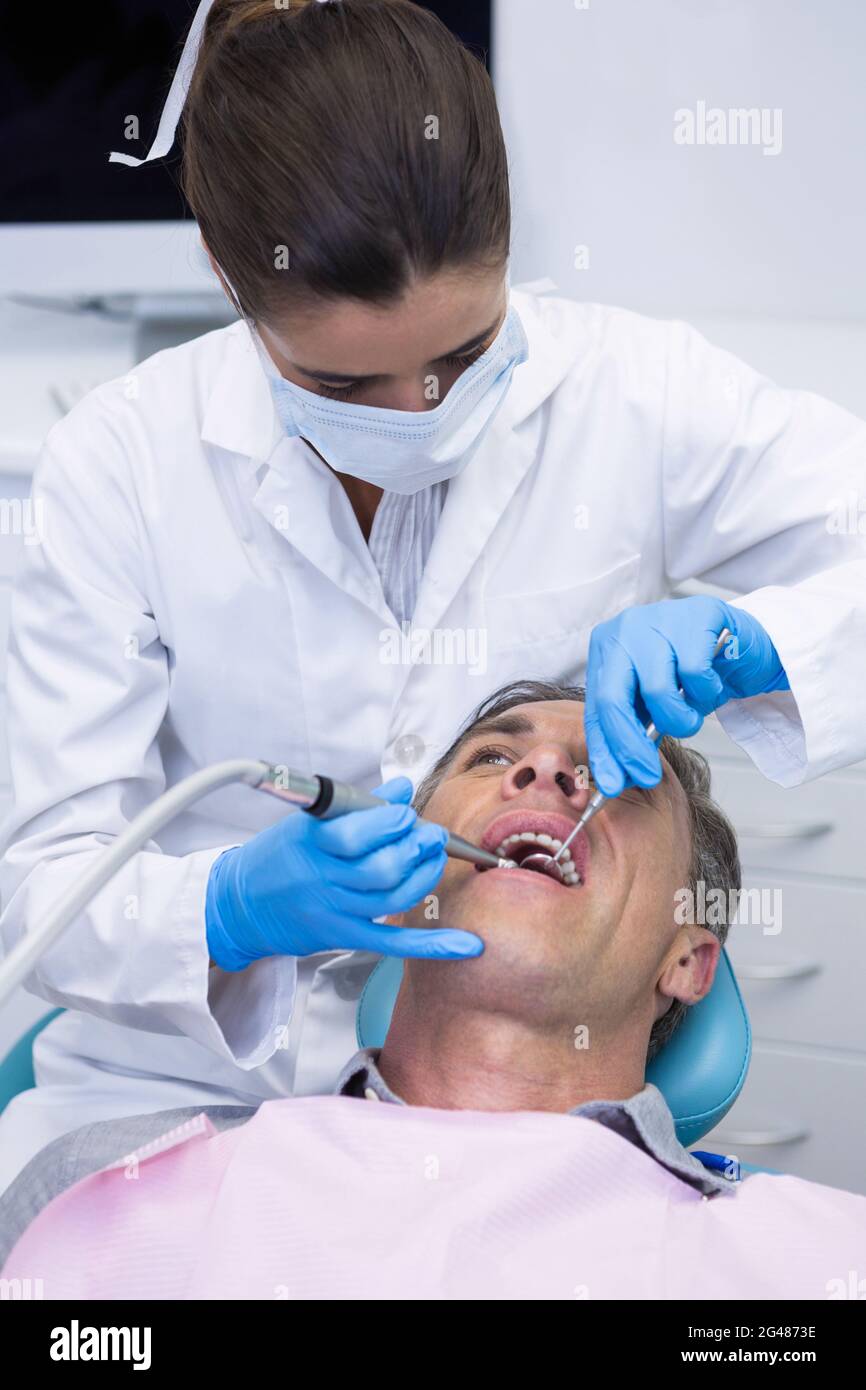 Dentist examining senior man hi-res stock photography and images - Alamy