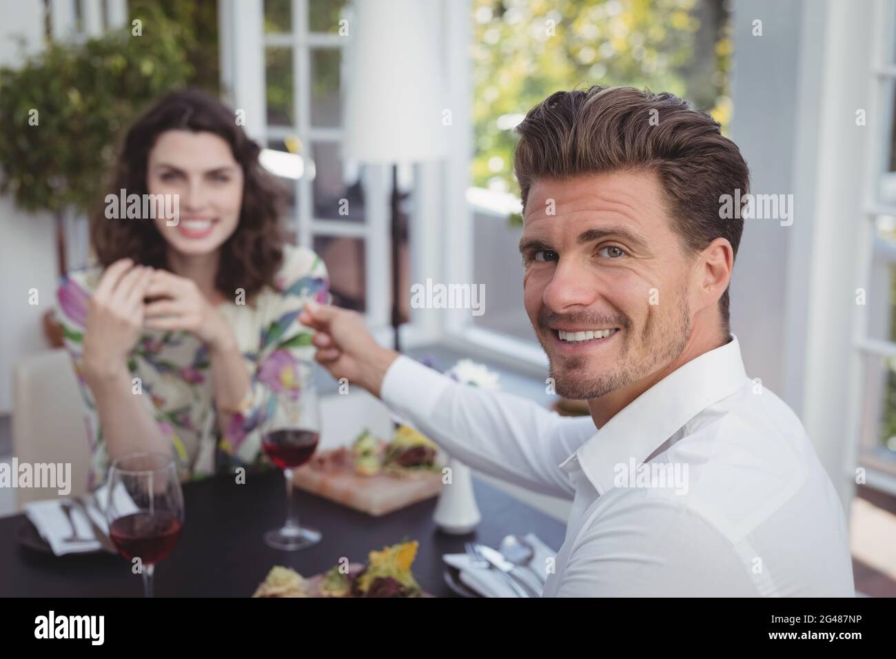 Couple offering food meal restaurant hi-res stock photography and ...