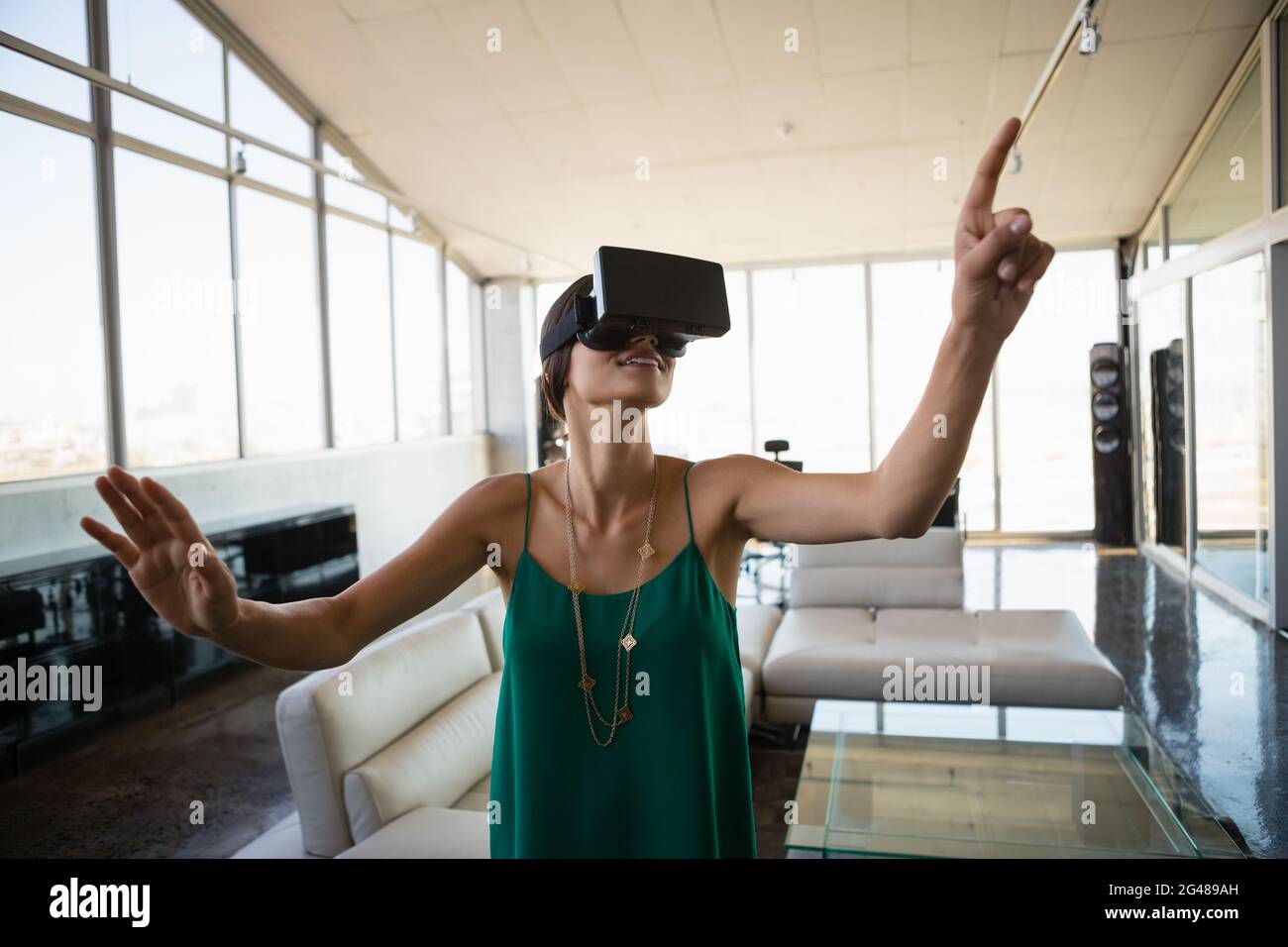 Mixed reality office hi-res stock photography and images - Alamy