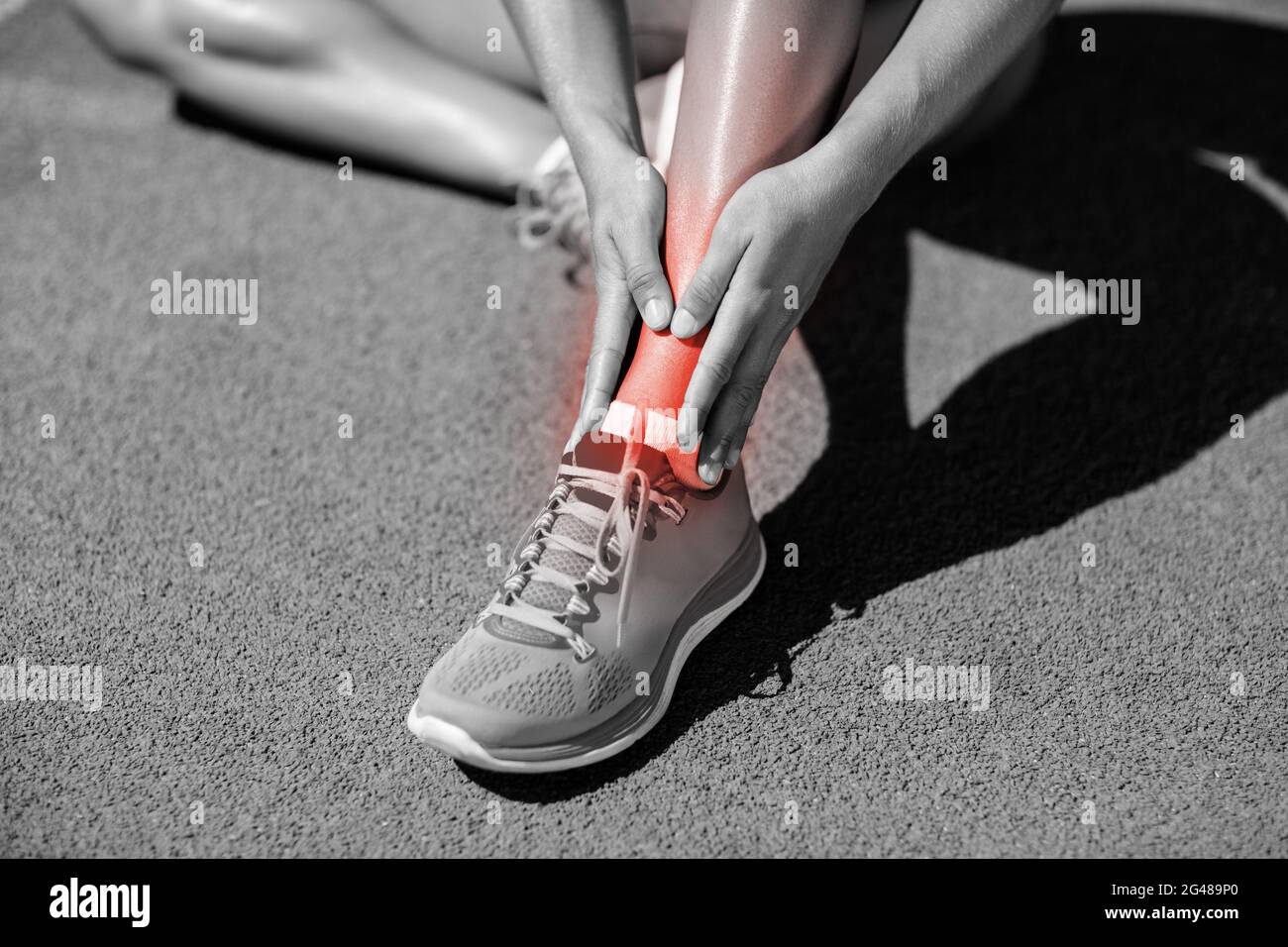 Low section of sportswoman suffering from joint pain on track Stock ...