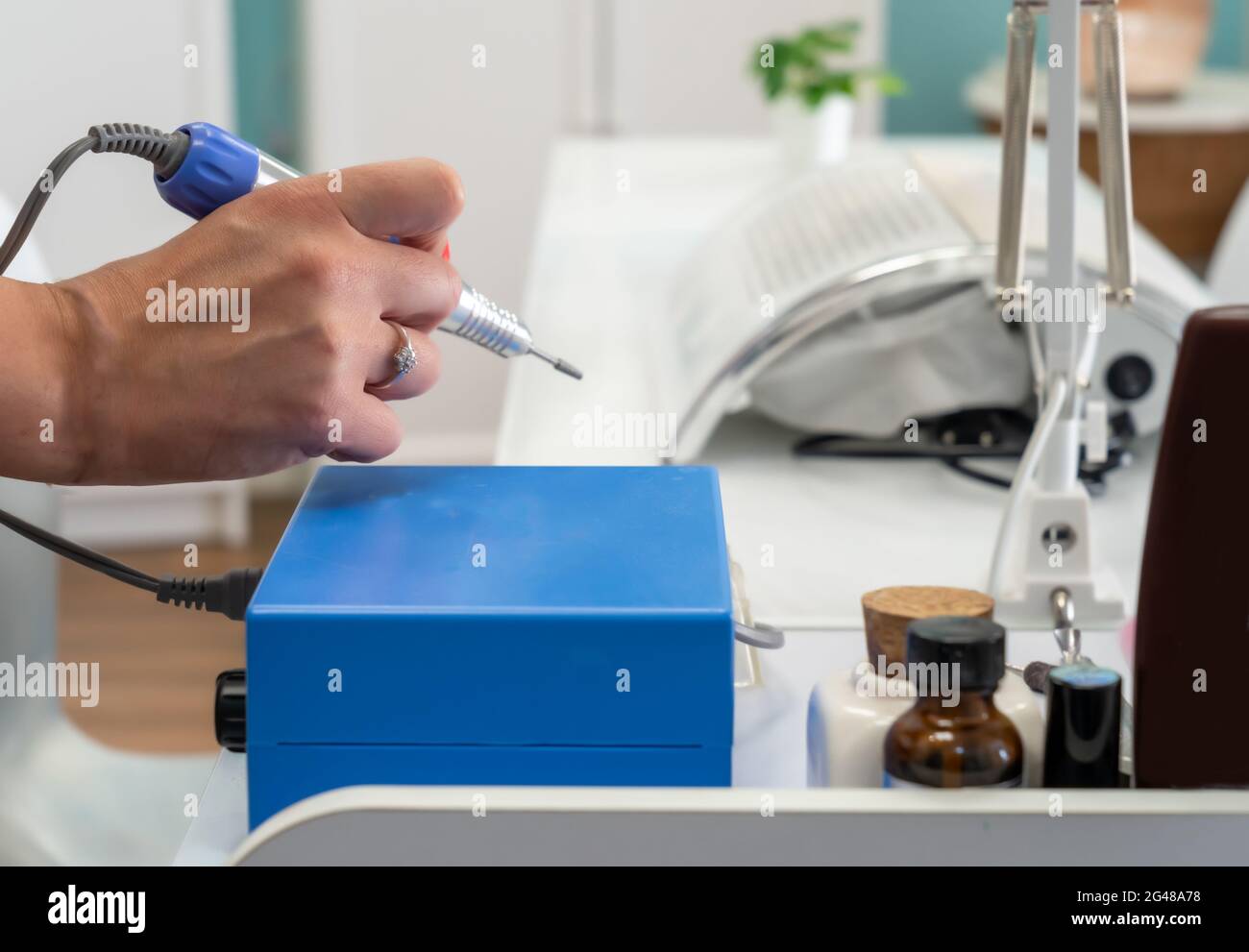 Female holding shellac remover in a nail salon Stock Photo - Alamy