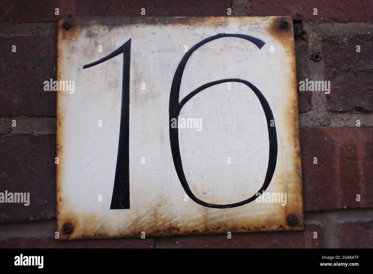 House number 16 hi-res stock photography and images - Alamy