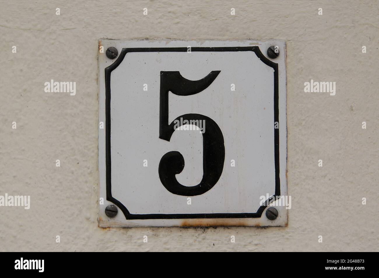 House number "5" attached to a wall Stock Photo - Alamy