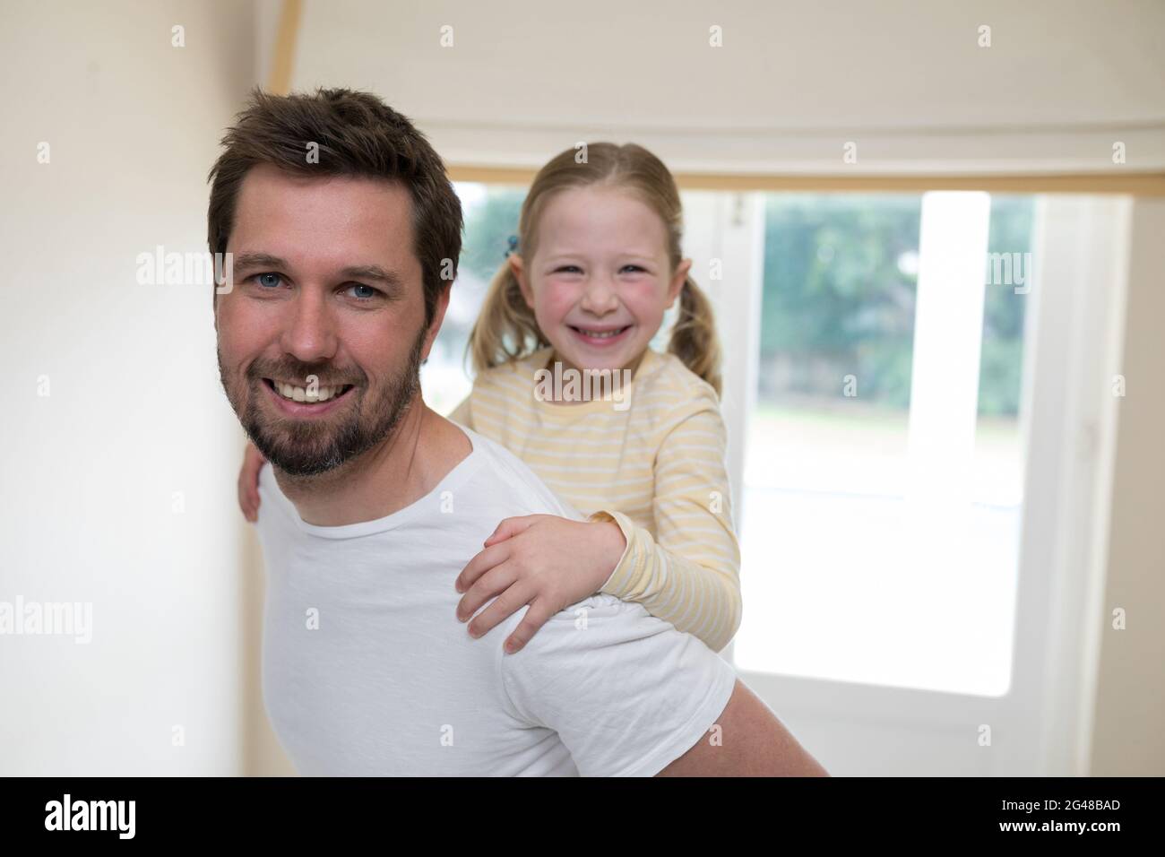Piggyback shoulder ride hi-res stock photography and images - Alamy