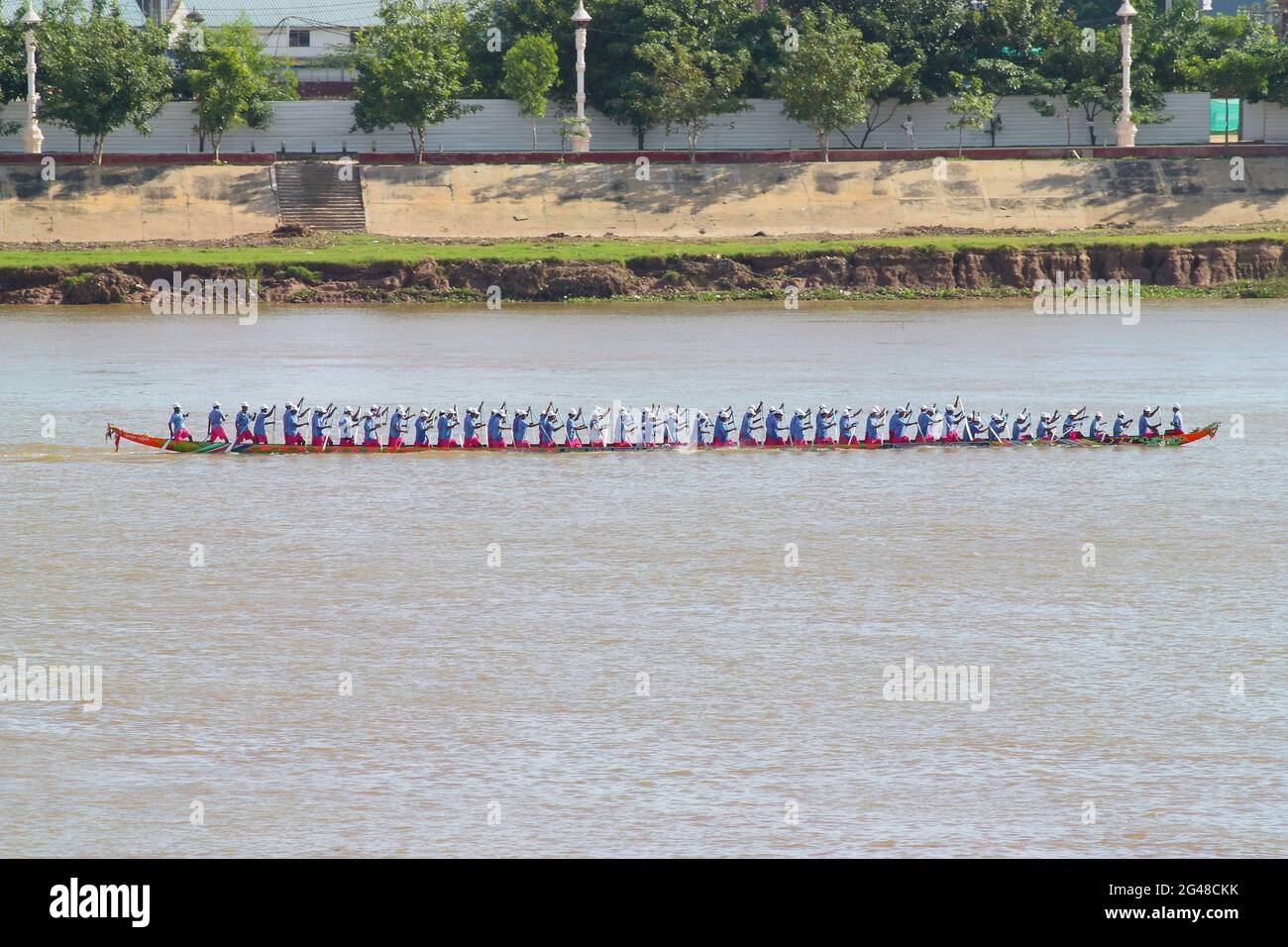Long dragon boat on the water during a race Stock Photo - Alamy