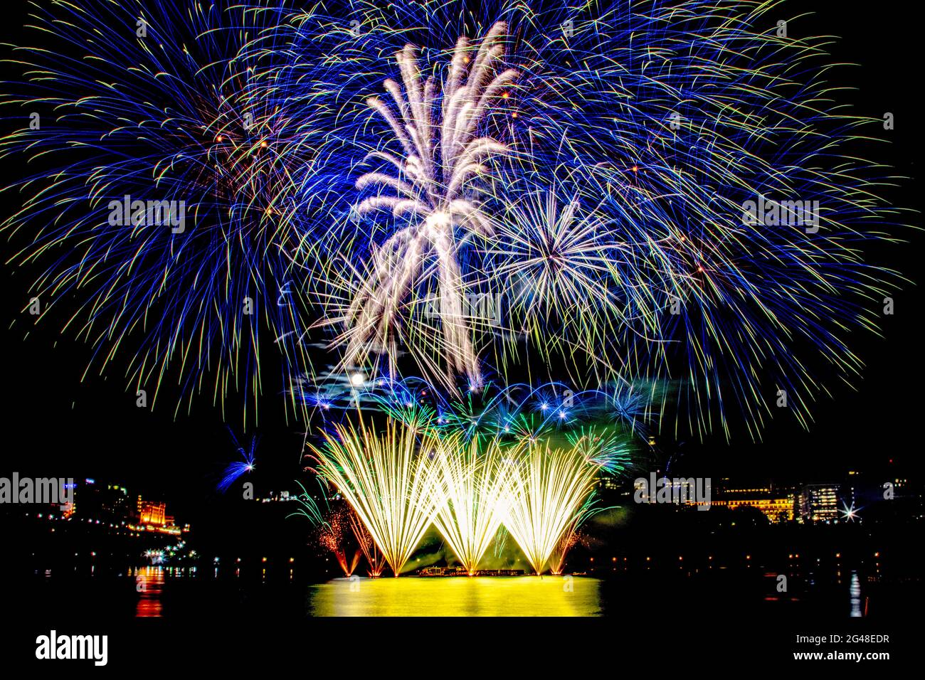 Full moon fireworks hi-res stock photography and images - Alamy