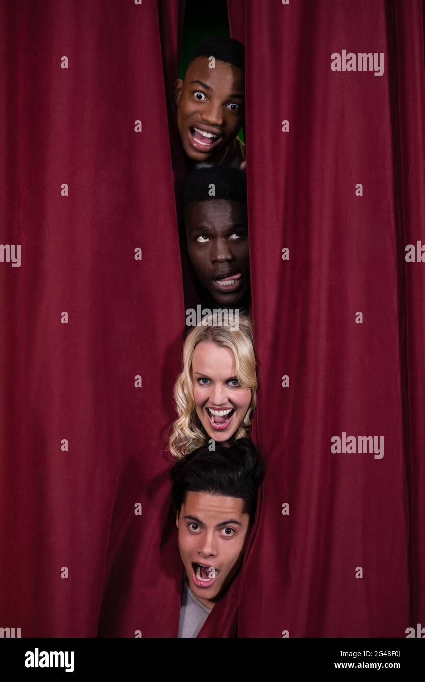 Young actors curtain hi-res stock photography and images - Alamy