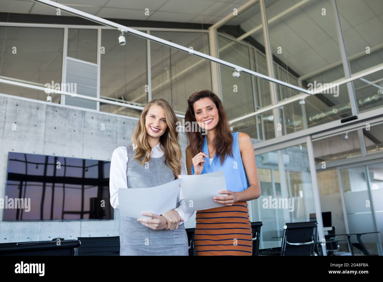 Female executives hi-res stock photography and images - Alamy