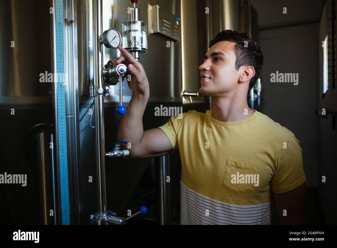 Male worker examining storage hi-res stock photography and images - Alamy