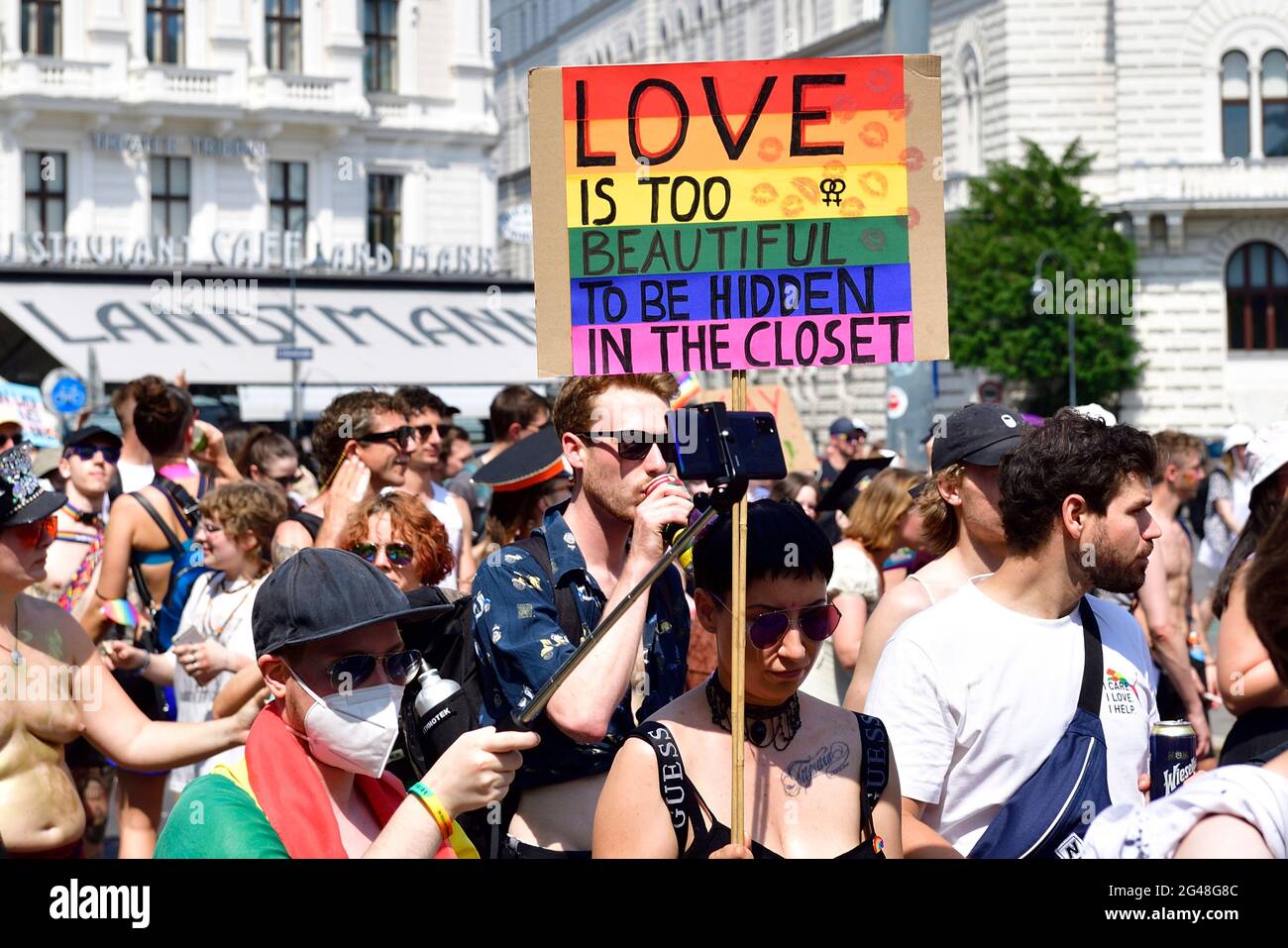 Rainbow pride parade hi-res stock photography and images - Alamy