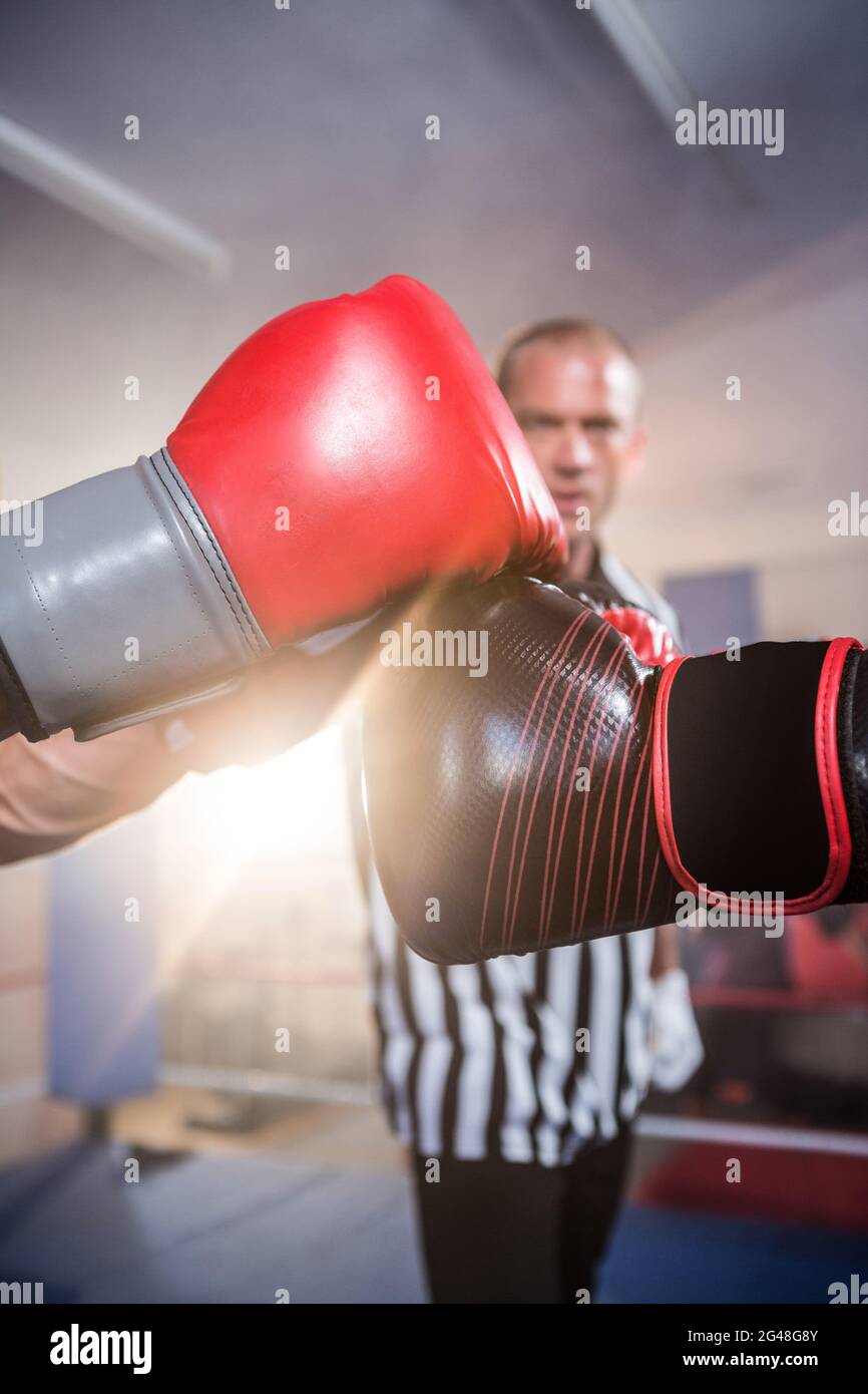 Referee boxers hi-res stock photography and images - Alamy