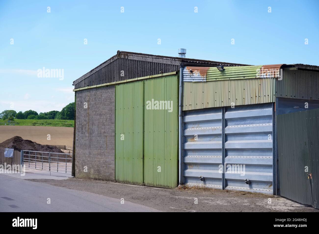 Modern farm buildings hi-res stock photography and images - Alamy