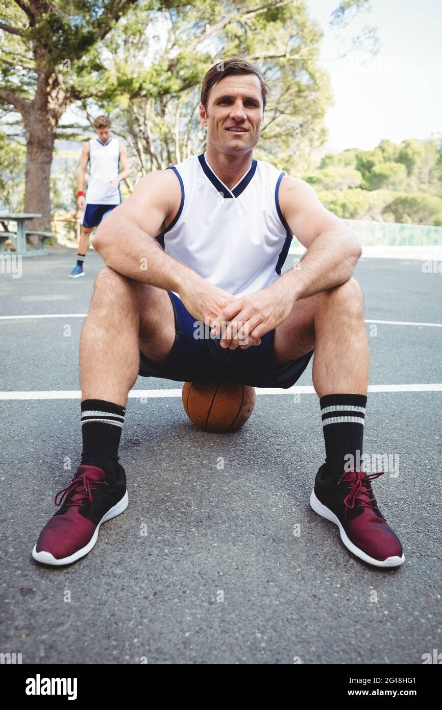 Confident basketball player hi-res stock photography and images - Alamy