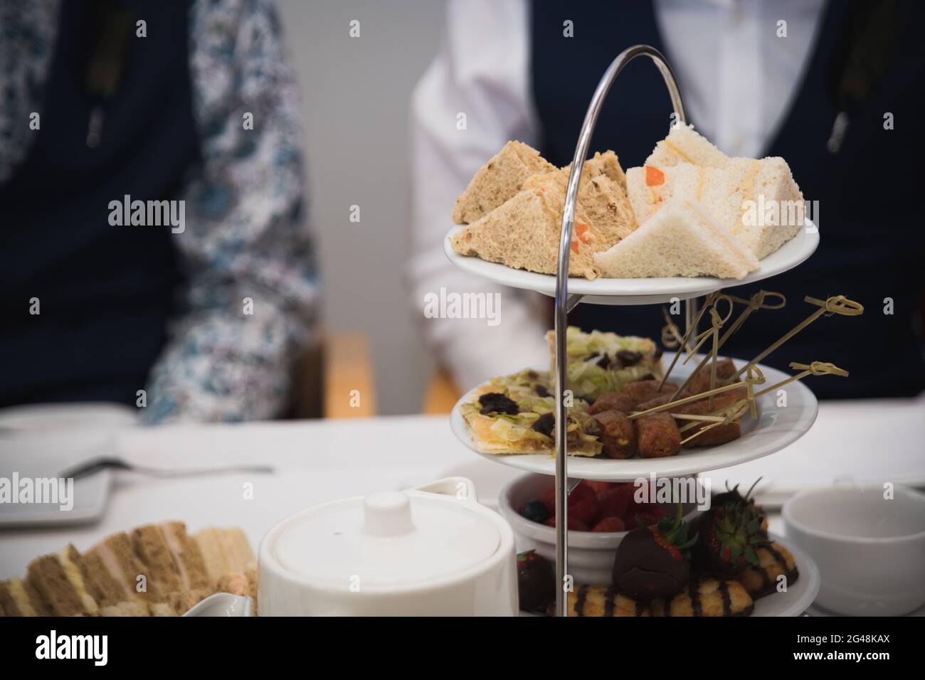 Wedding tea party hi-res stock photography and images - Alamy