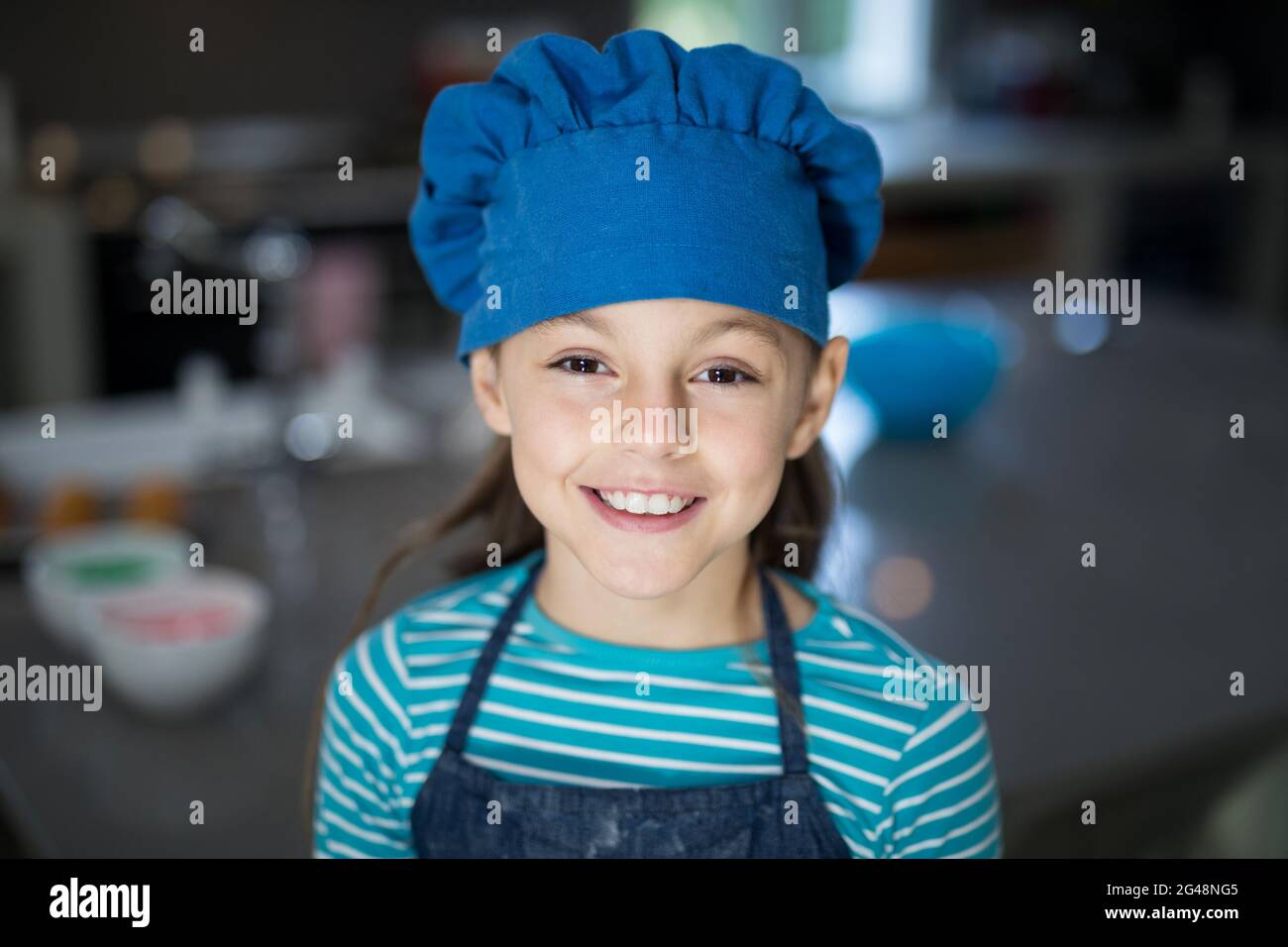 Girl wearing apron in kitchen hi-res stock photography and images - Alamy