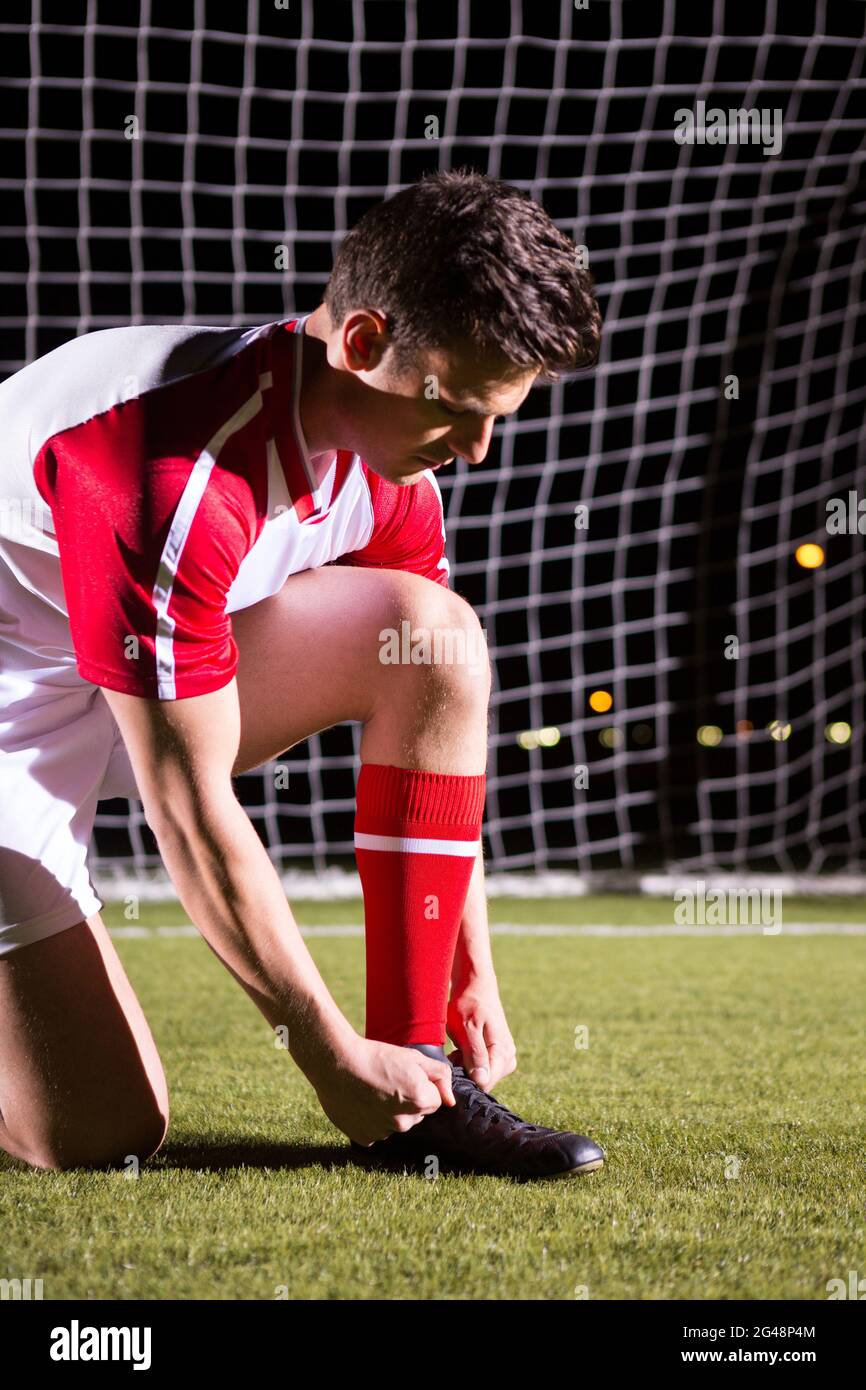 Soccer player tying shoe hi-res stock photography and images - Alamy