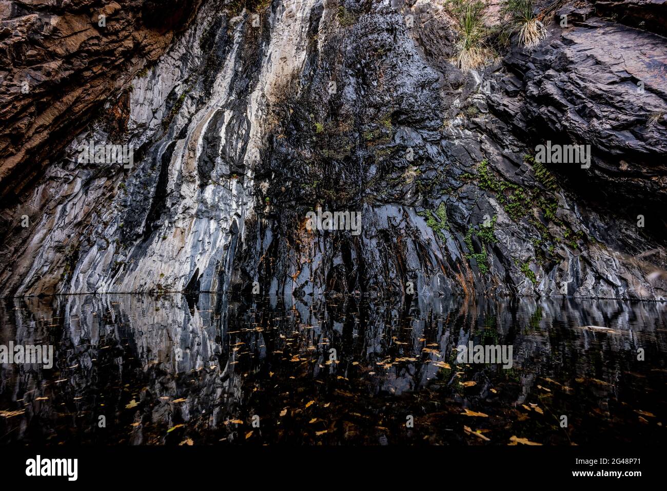 Dramatic texture hi-res stock photography and images - Alamy