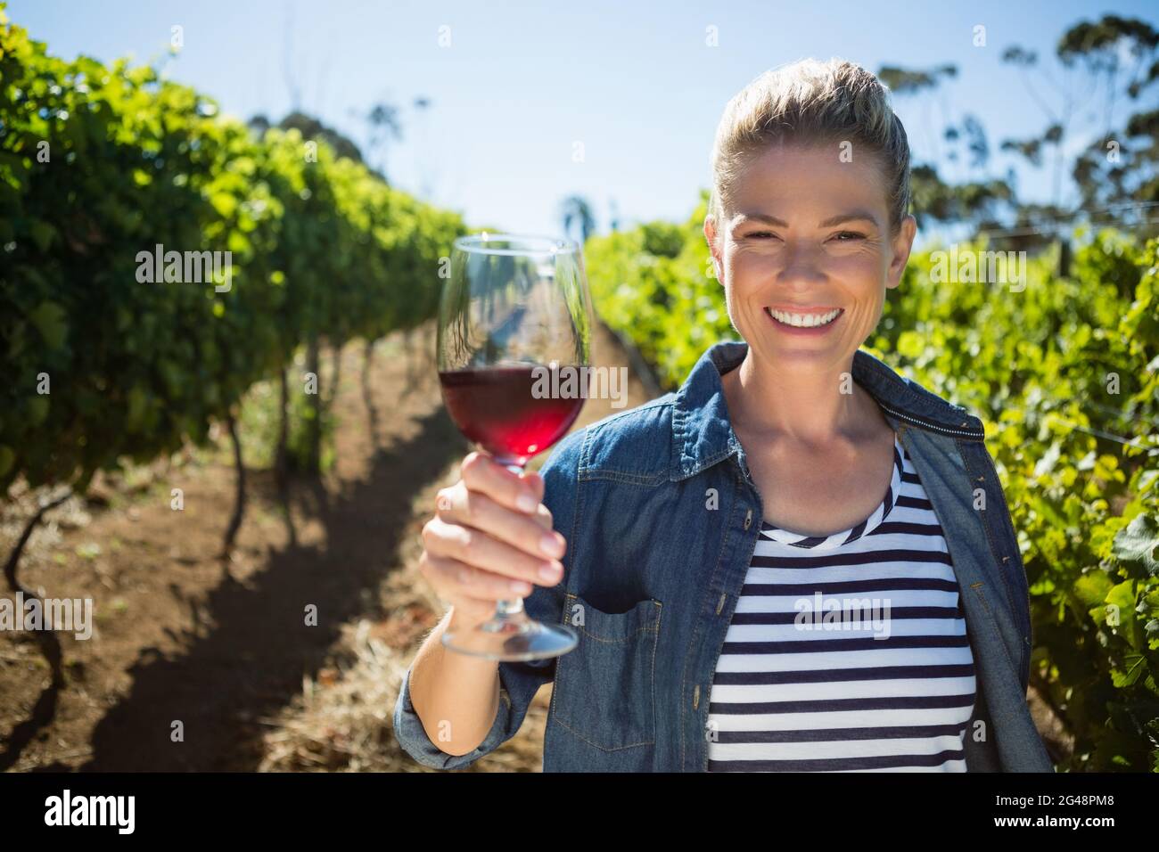 Female vintner holding wine hi-res stock photography and images - Alamy