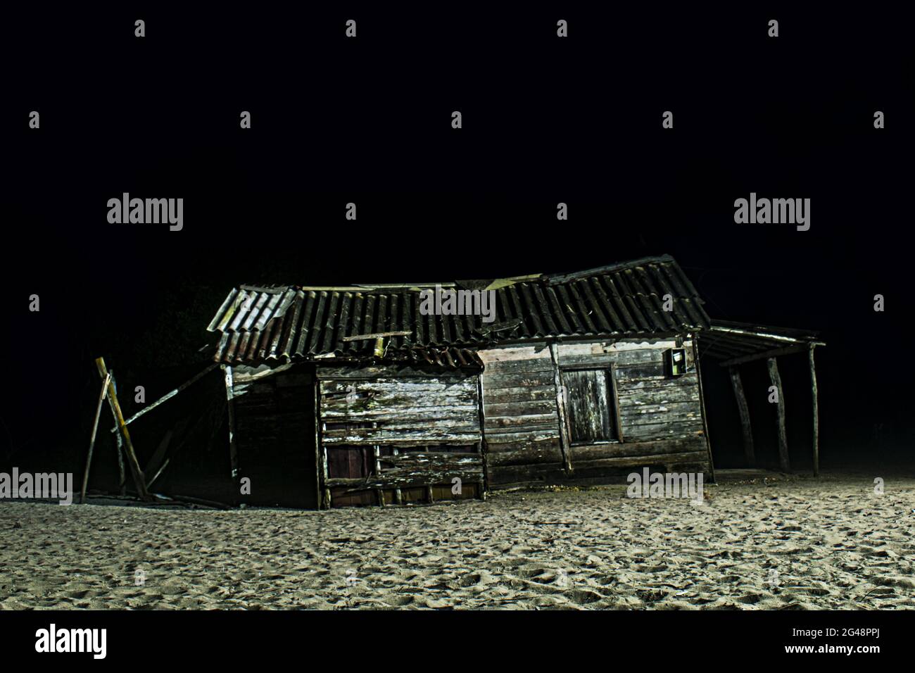 Shabby hut hi-res stock photography and images - Alamy