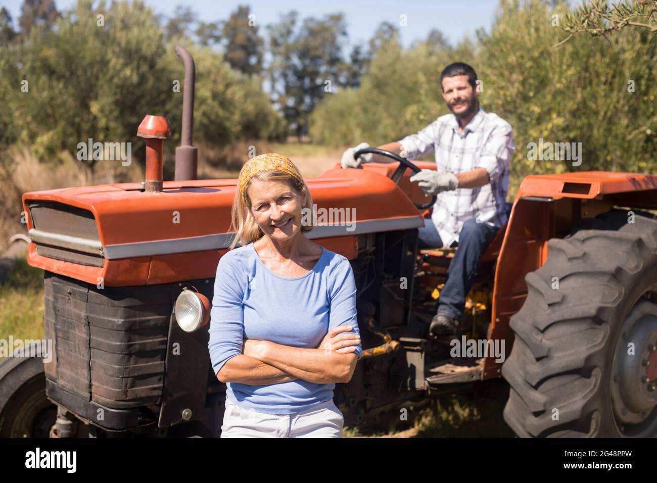 Couple tractor vehicle hi-res stock photography and images - Alamy