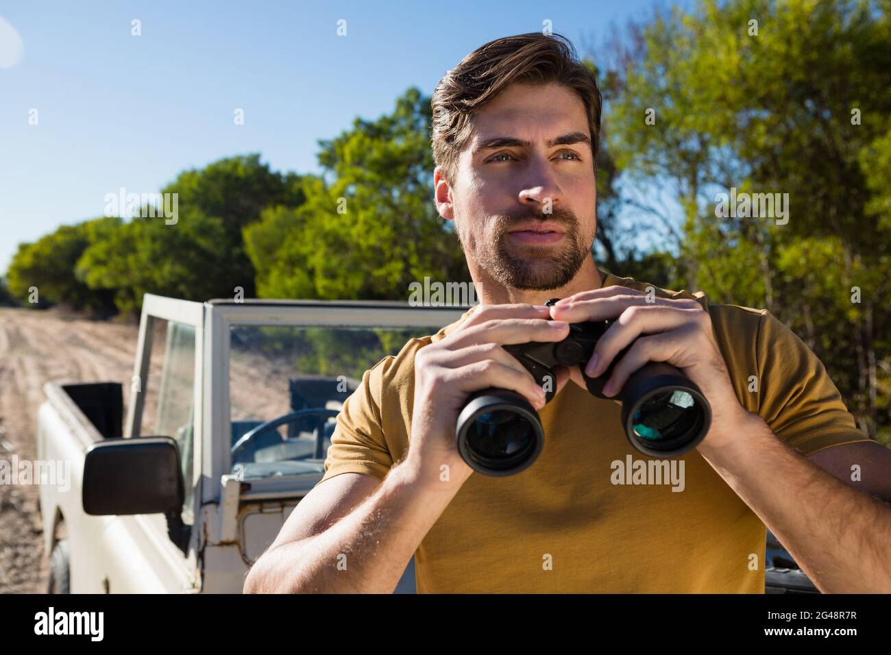 Sitting man binocular hi-res stock photography and images - Alamy