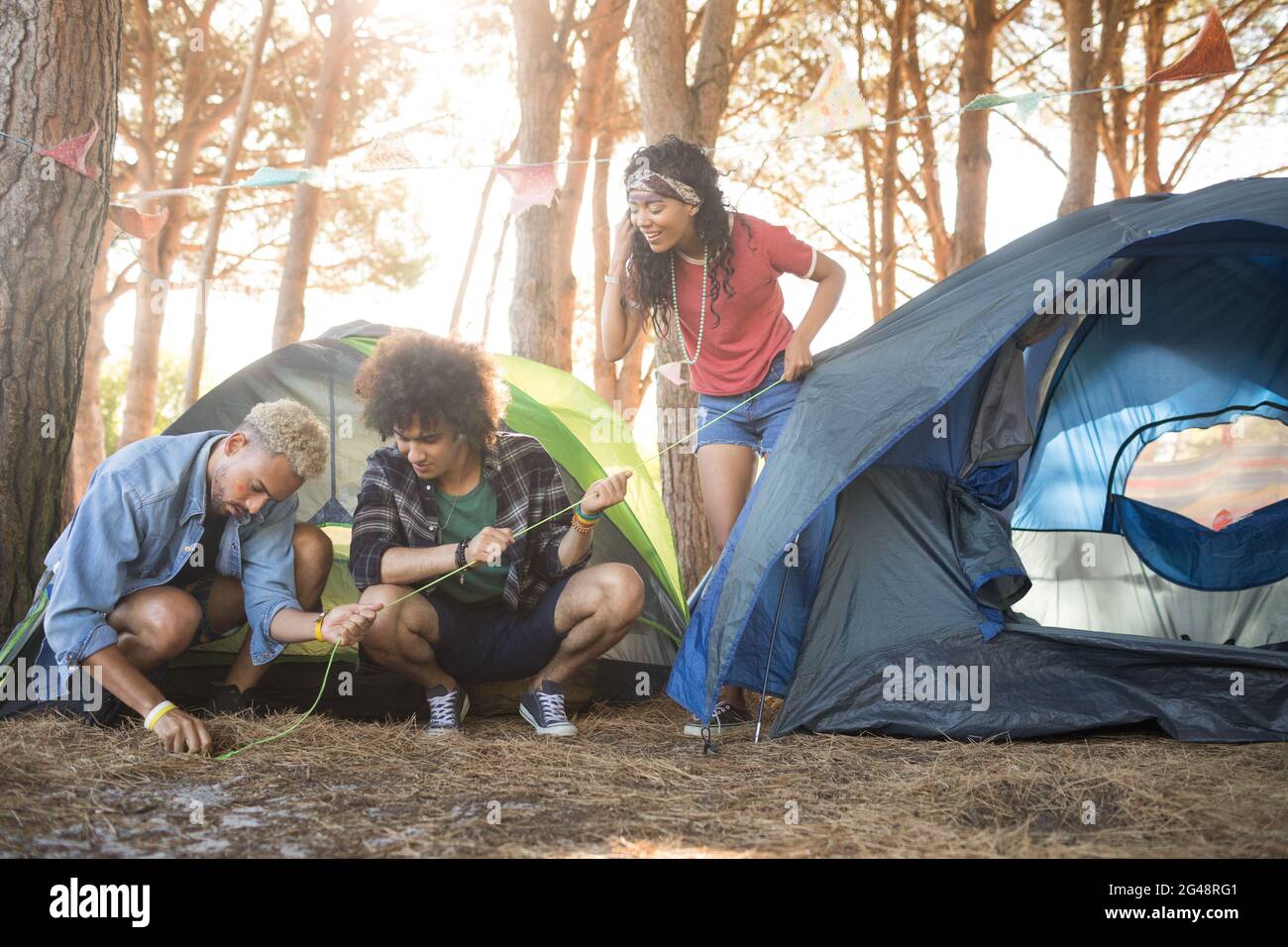 Setting tent friends hi-res stock photography and images - Alamy