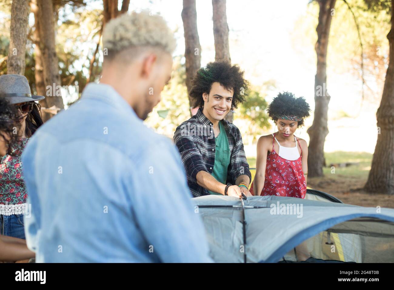 Man setting up camera equipment hi-res stock photography and images - Alamy