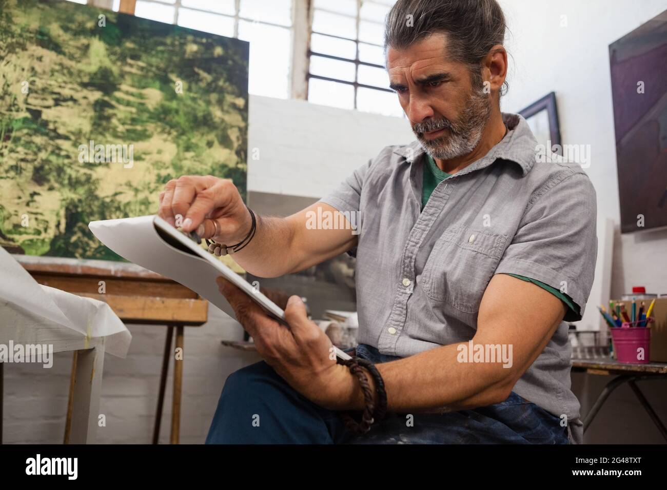 Man painting in drawing book Stock Photo - Alamy