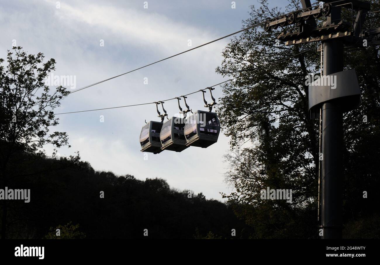 CABLE CARS AT MATLOCK BATH, DERBYSHIRE PIC MIKE WALKER,2010 Stock Photo ...
