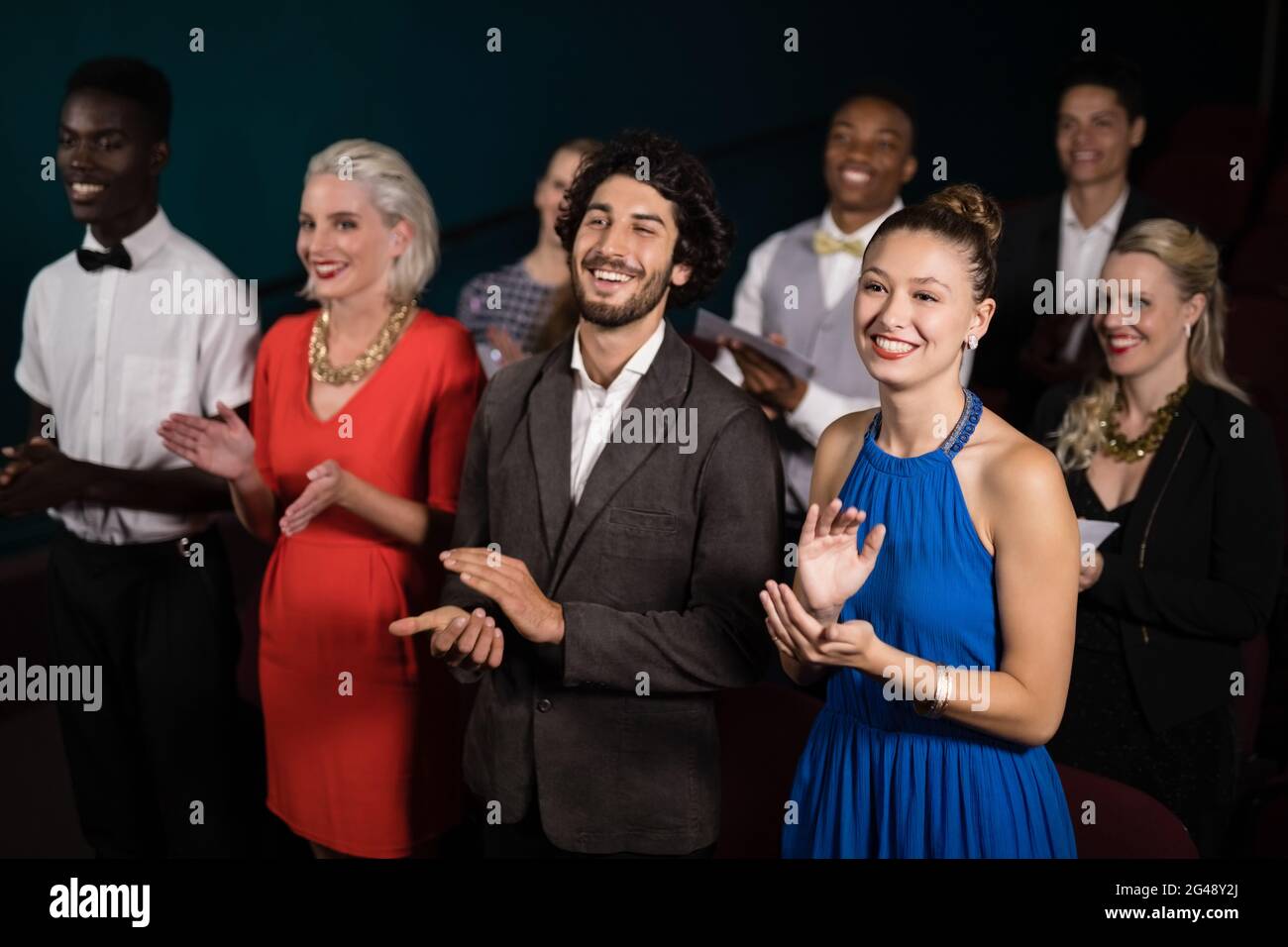 Group of people applauding Stock Photo - Alamy
