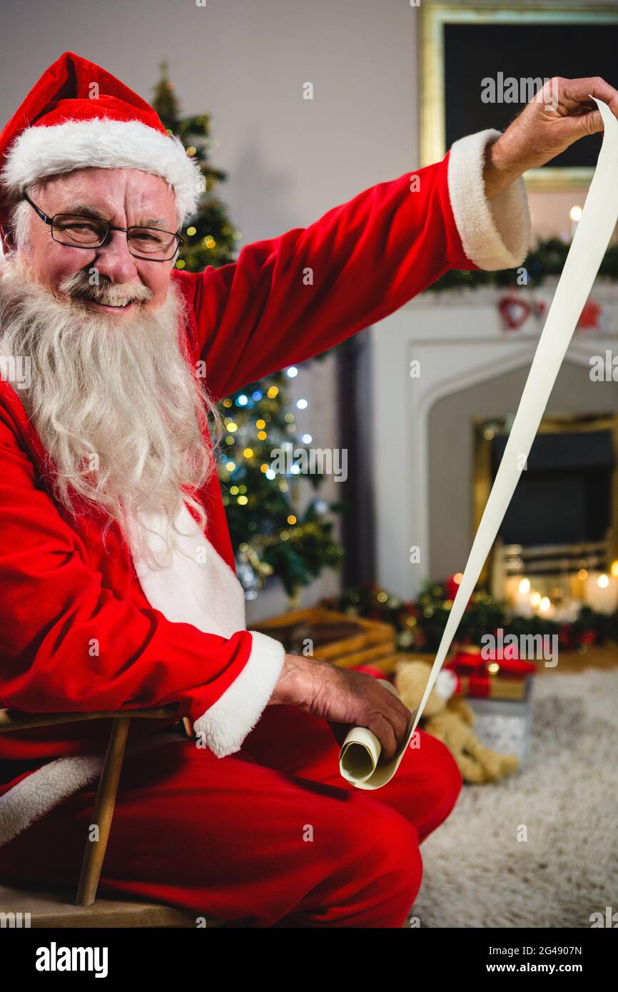 Person reading scroll hi-res stock photography and images - Alamy