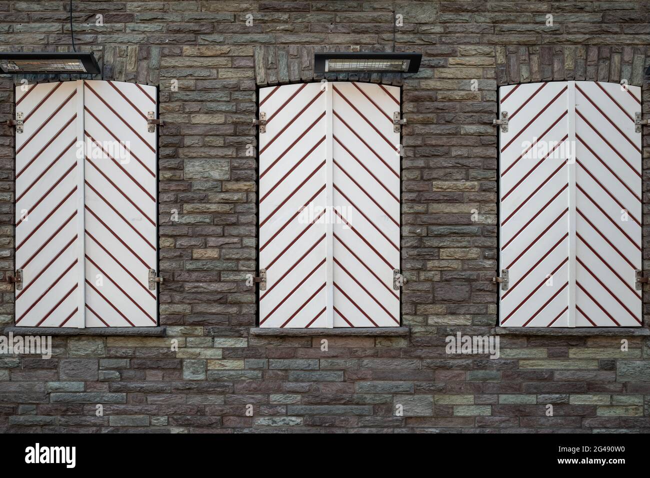 Herringbone brick pattern house hi-res stock photography and images - Alamy