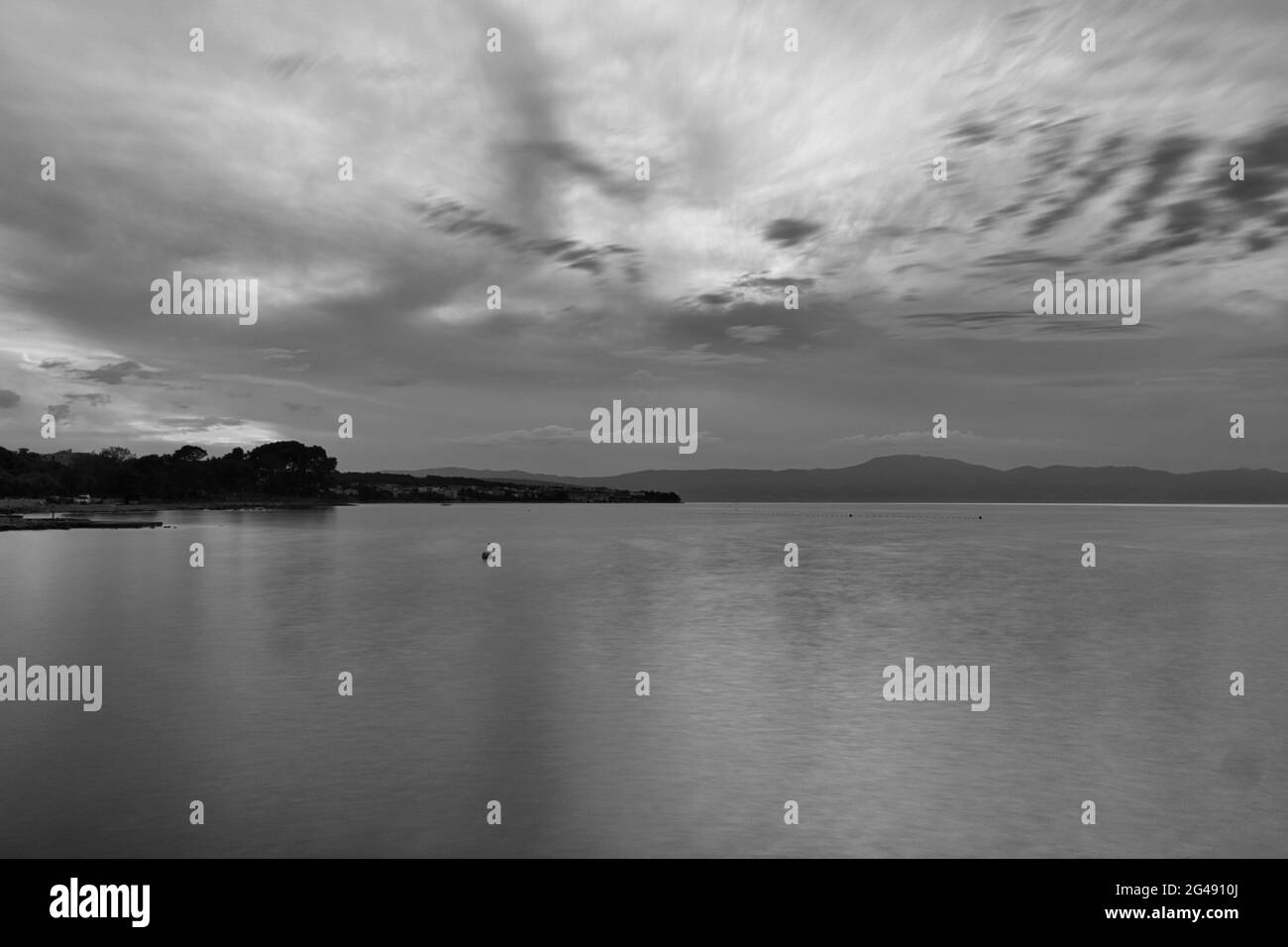 Grayscale shot sea waves hi-res stock photography and images - Alamy