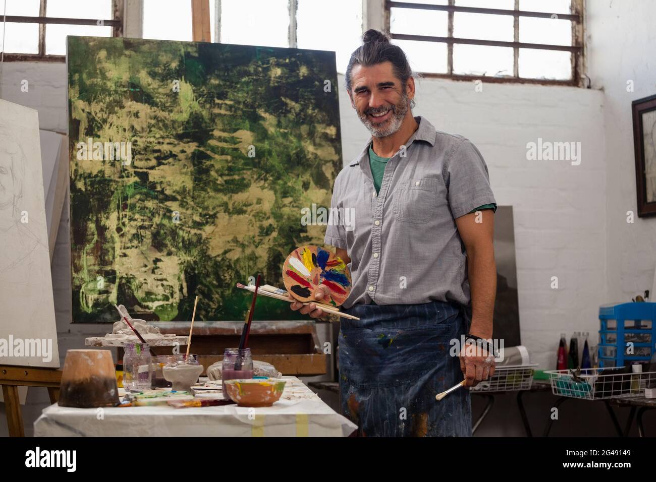 Confident artist standing painting hi-res stock photography and images ...